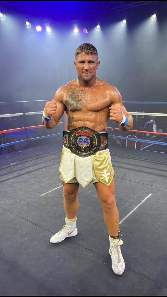 Bordon bare-knuckle boxer Darren ‘The Dazzler‘ Hendry wins European ...