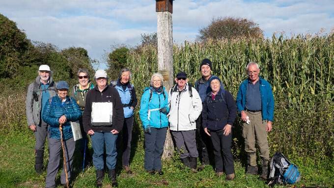 Richard cuts the cake to celebrate Ramblers’ 50th | haslemereherald.com