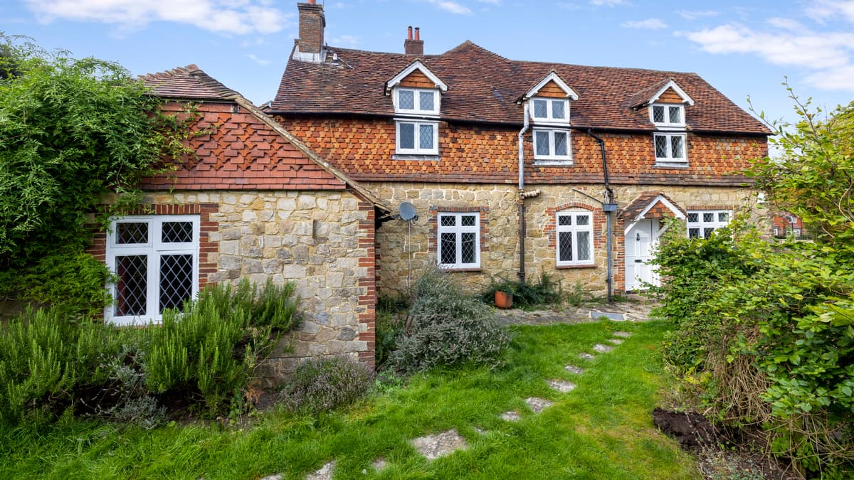 Haslemere "charming" period house is 500 years old and full of ...