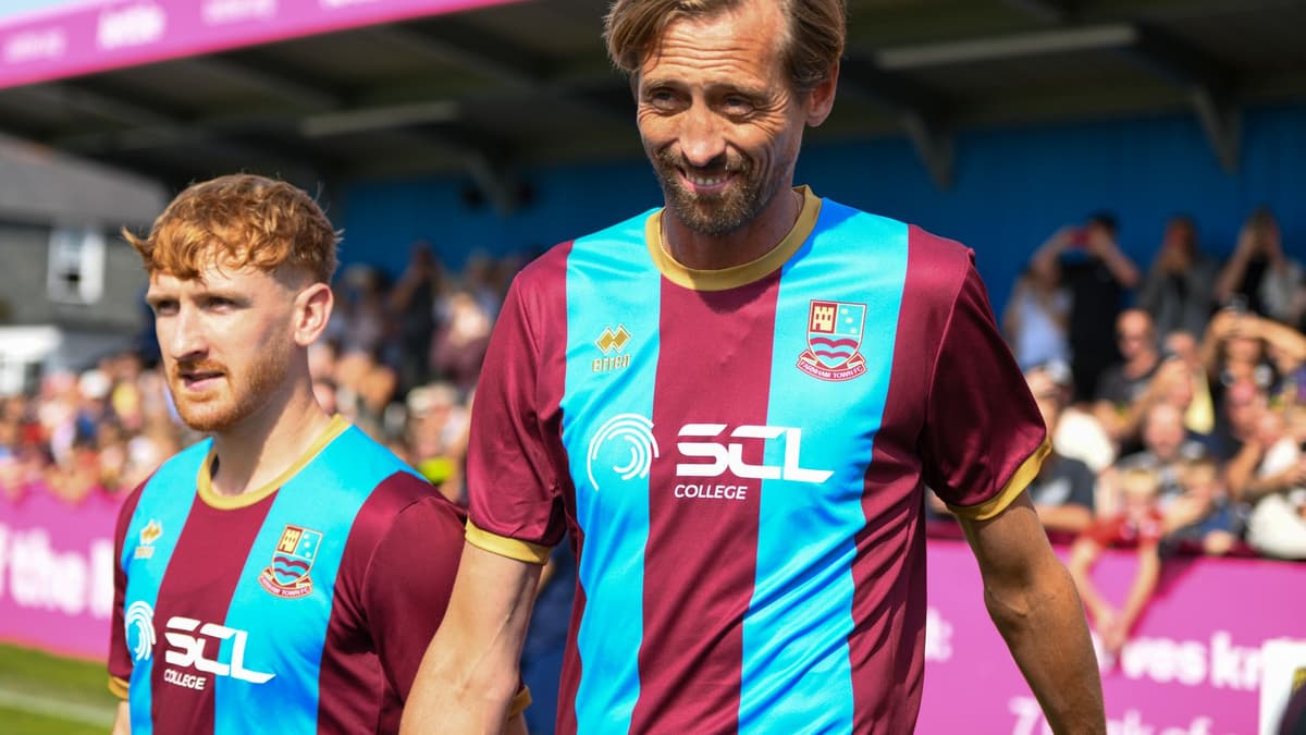 Ex-England striker Peter Crouch is Farnham Town mascot in FPL forfeit ...