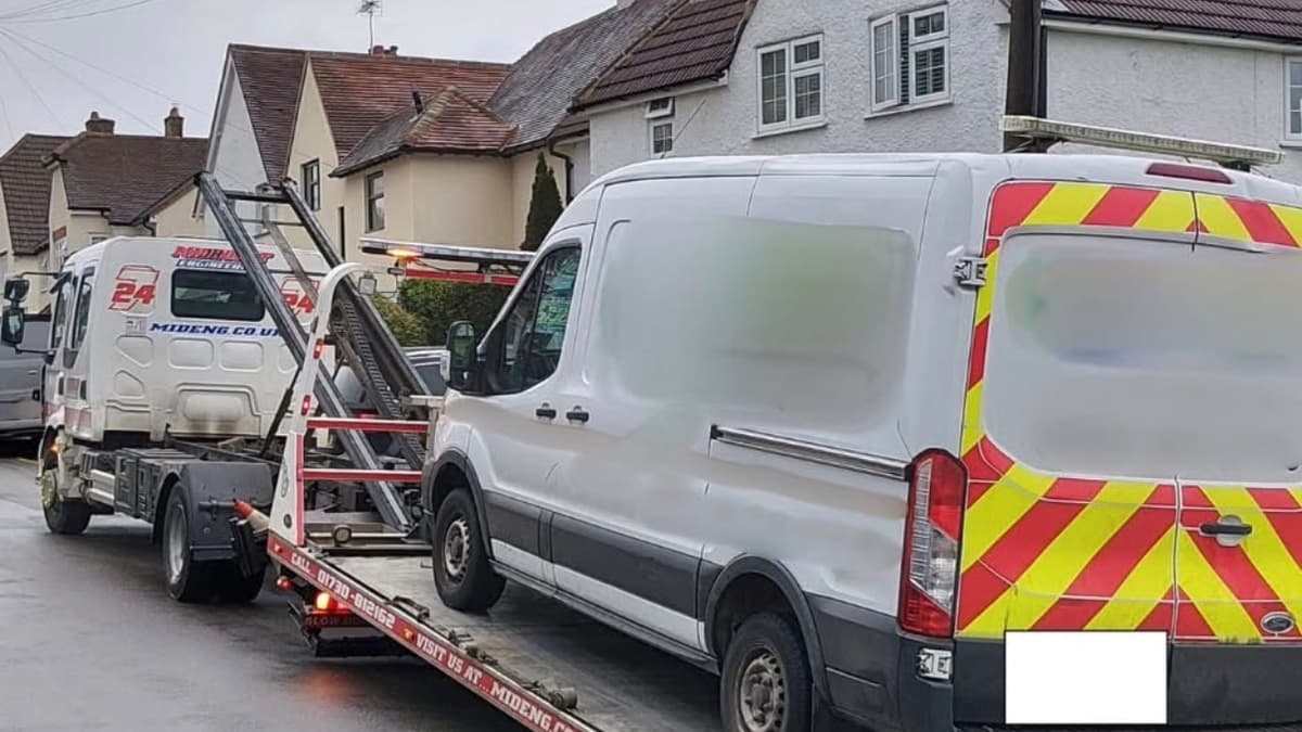 Surrey Police fine drivers for flouting Park Row signs to avoid ...